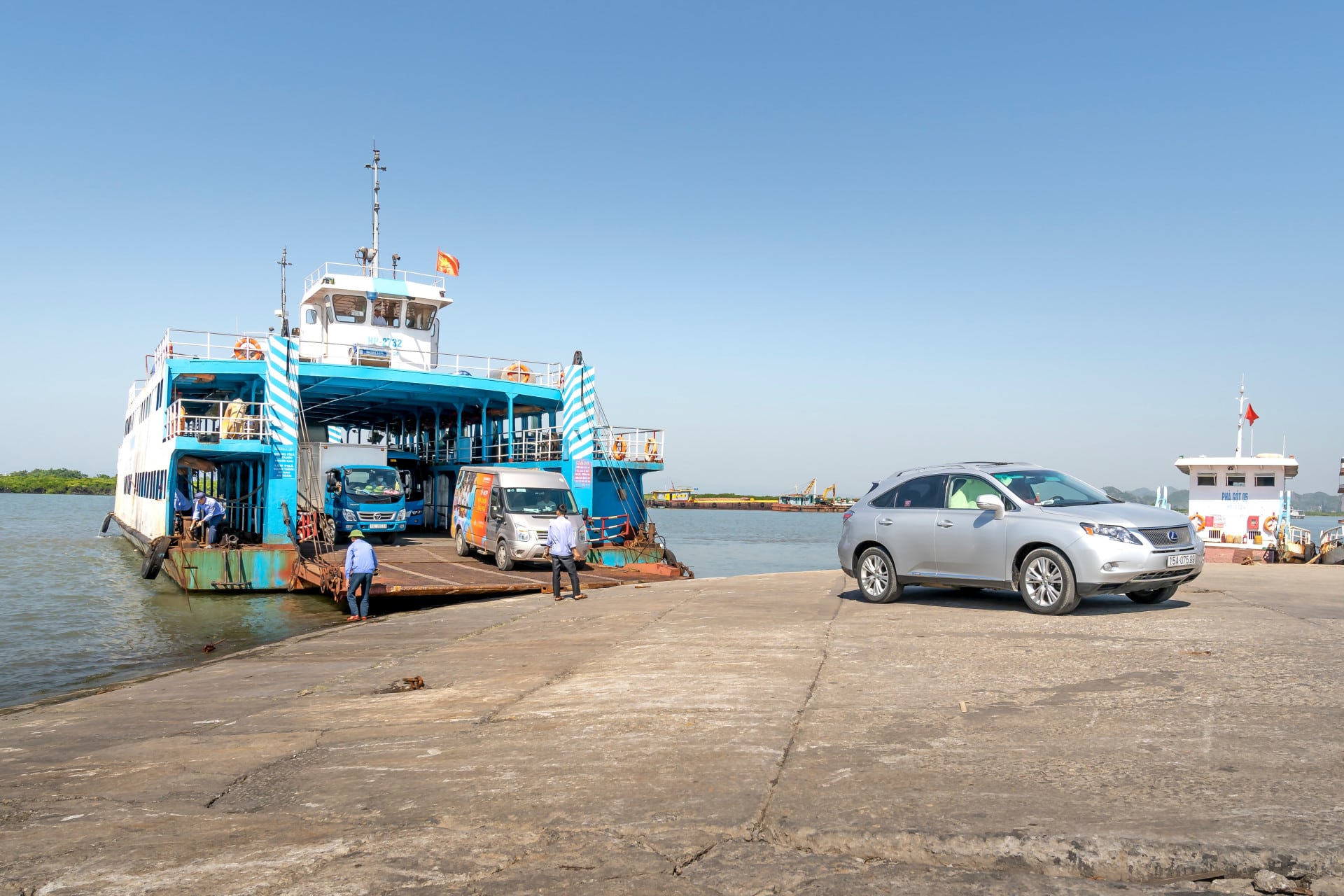 Transport voiture par bateau pour l'Afrique : quel est le prix